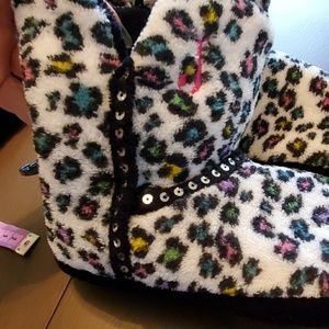 Justin Boots | Shoes | Girls Slippers | Poshmark